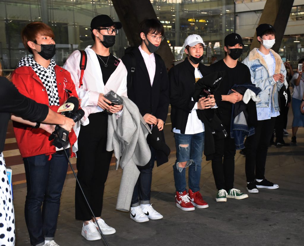 6 หนุ่ม ASTRO เดินทางถึงไทยแล้ว พร้อมแจกความสดใสให้สาวไทย เสาร์ที่ 3 ...